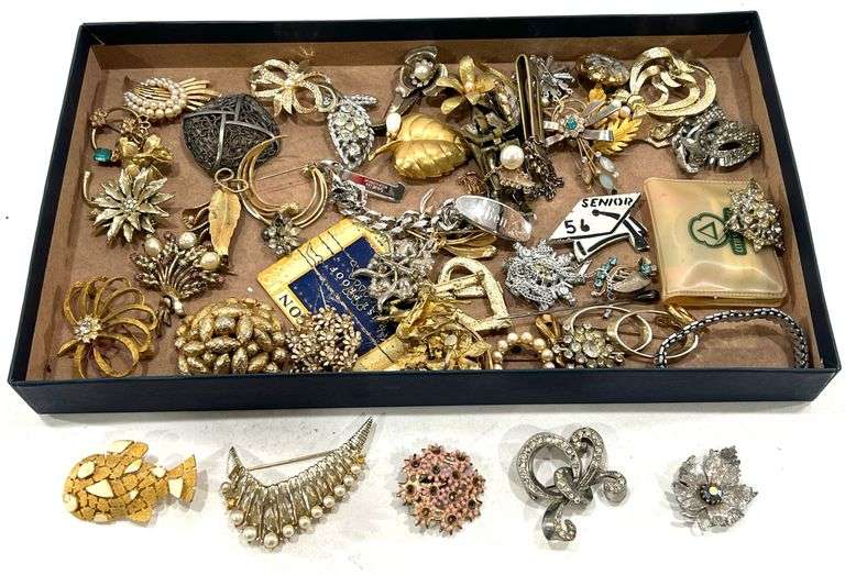 Vintage Costume Brooches - Black And Gold Auctions
