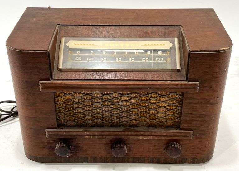 Vintage TrueTone D2624 Radio - Black And Gold Auctions
