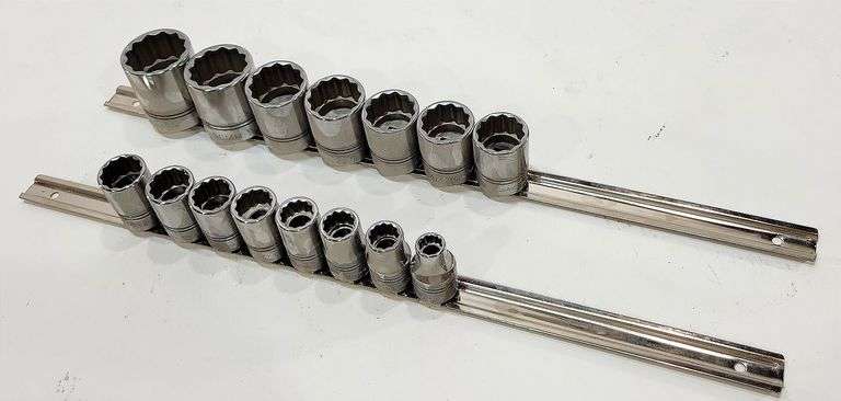 (15) Sockets: 10mm - 32mm - Black And Gold Auctions