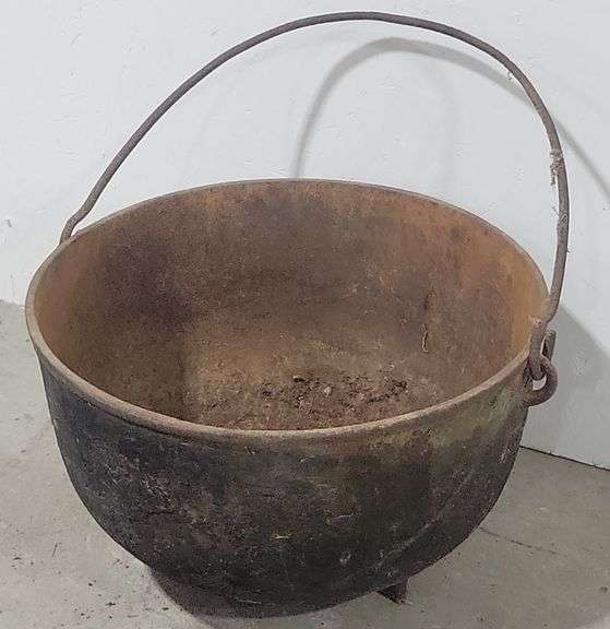 24" ANTIQUE Cast Iron Kettle/Cauldron W/Handle - Black And Gold Auctions