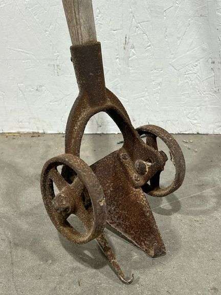 Vintage Weed Puller - Black And Gold Auctions
