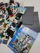 Lego City Jail & Police Station - Black And Gold Auctions