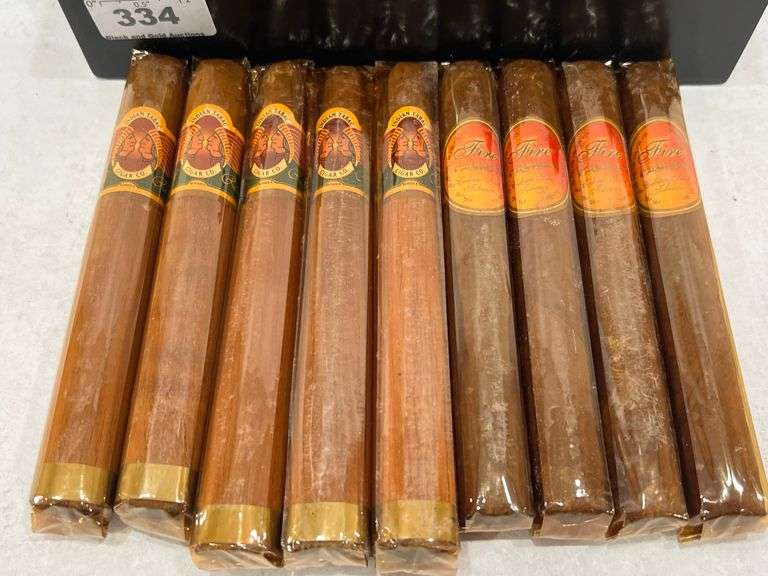 Tabacalera Perdomo Cigar Box Full of Mixed Cigars - Black And Gold Auctions