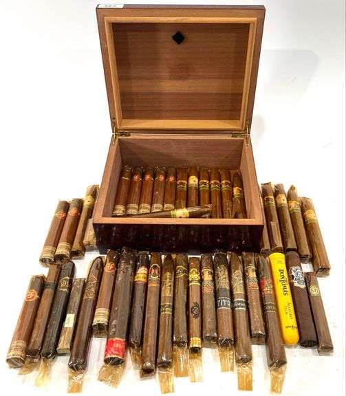 VTG Cigar Box Full of (20+) Mixed Cigars - Black And Gold Auctions