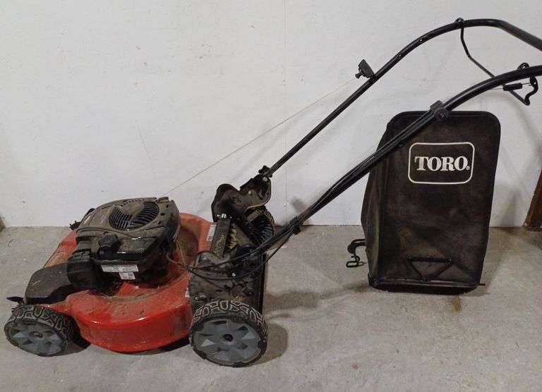 Toro Bruggs & Stratton GTS 150cc Push Lawn Mower - Black And Gold Auctions