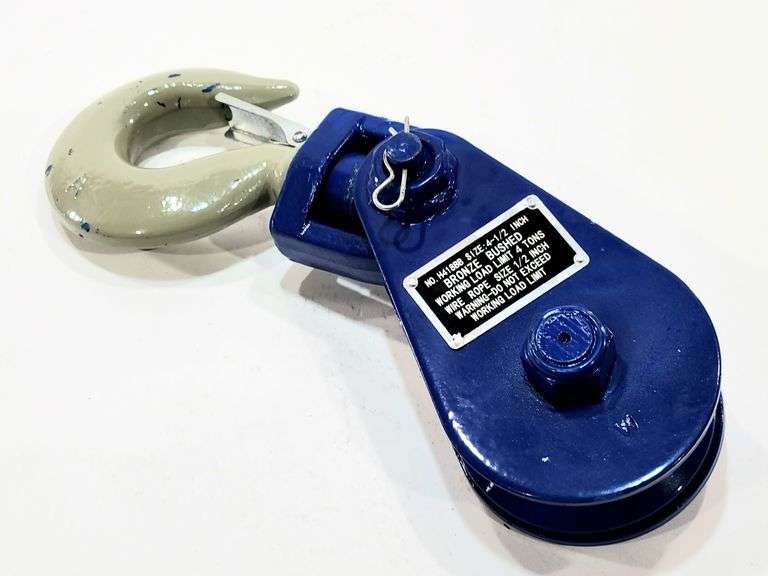 New 4 Ton 4.5" Snatch Block w Latch - Black And Gold Auctions