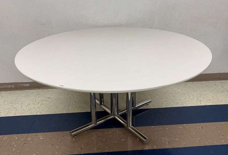 60” Round Teachers Table - Black And Gold Auctions