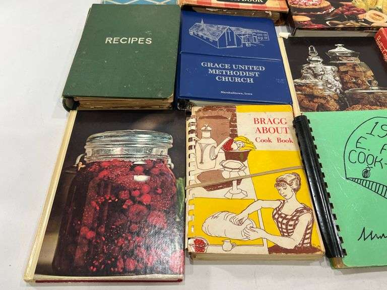 Vintage Cook Books - Black And Gold Auctions