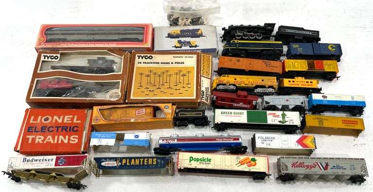 Vintage HO Model Trains - TYCO / Life-Like / Lionel / IHC - Black And ...