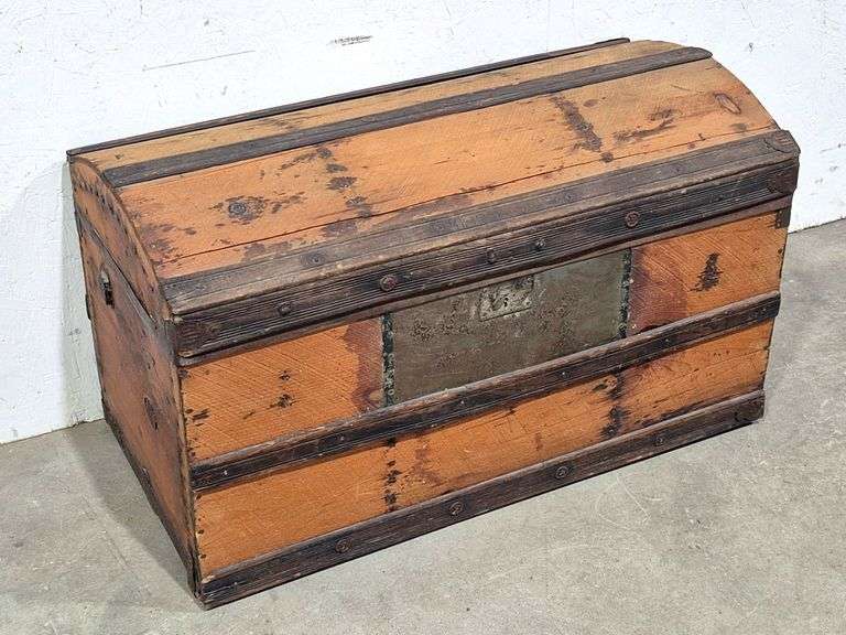 ANTIQUE Storage Chest - Black And Gold Auctions