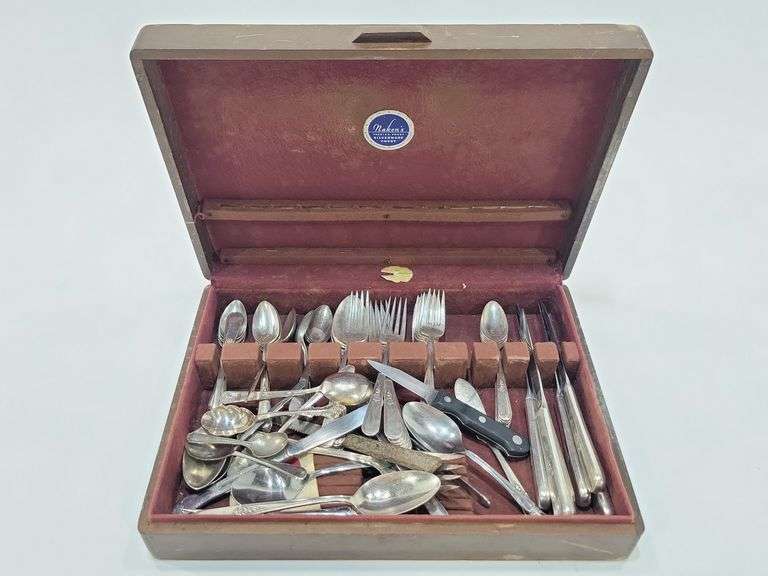 Silver Plated Flatware in Case - Black And Gold Auctions