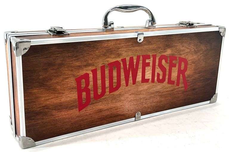New BUDWEISER Wooden Grill Kit w/ Carrying Case & BBQ Sauce - Black And ...