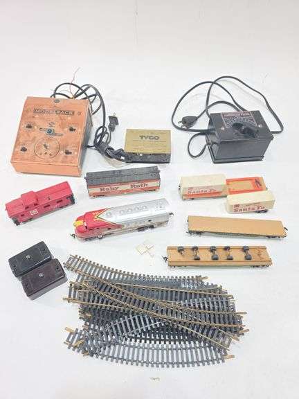 HO Scale Tyco Model Railroad Trains, Tracks, & Transformers - Black And ...