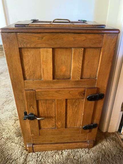 Oak ice chest - Baker Auctions & Real Estate, LLC