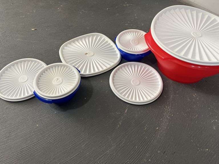 Tupperware bowls with lids - Baker Auctions & Real Estate, LLC