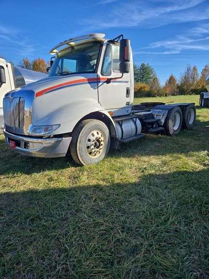 2007 International Day Cab - Baker Auctions & Real Estate, LLC