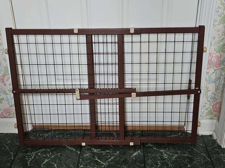 Evenflo Pet gate - Baker Auctions & Real Estate, LLC