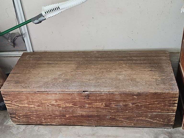 Long wooden box with lid - Baker Auctions & Real Estate, LLC