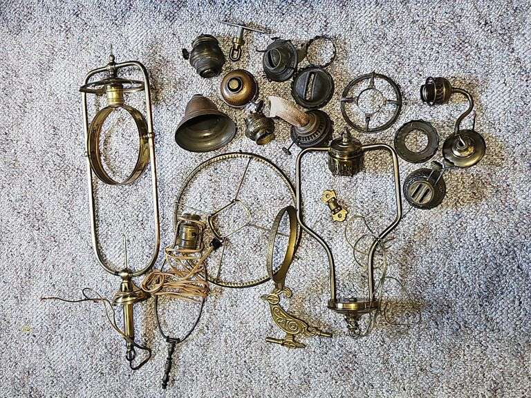 Lamp pieces for repairs - Baker Auctions & Real Estate, LLC