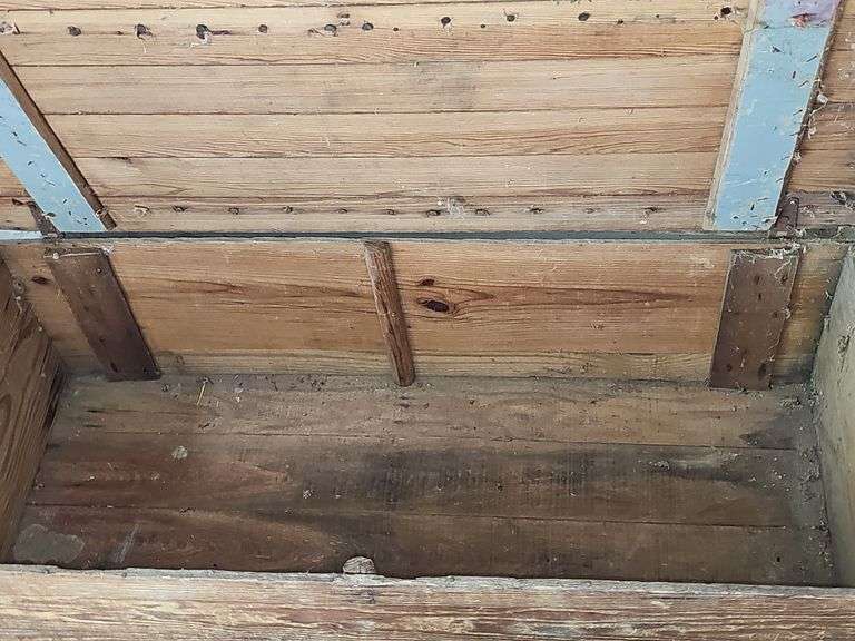 Long wooden box with lid - Baker Auctions & Real Estate, LLC