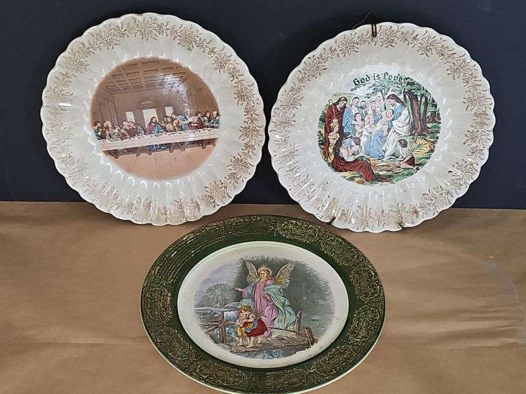 Vintage collectible plates - Baker Auctions & Real Estate, LLC