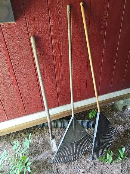 2 leaf rakes, chicken wire, vintage garden tool. - Baker Auctions ...