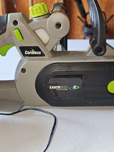 Earthwise battery powered chain saw - Baker Auctions & Real Estate, LLC