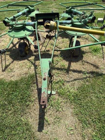 John Deere 752 tedder - Baker Auctions & Real Estate, LLC