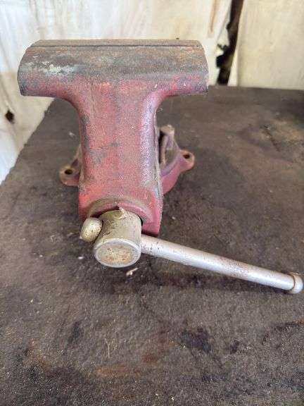 Red Fuller bench vise - Baker Auctions & Real Estate, LLC