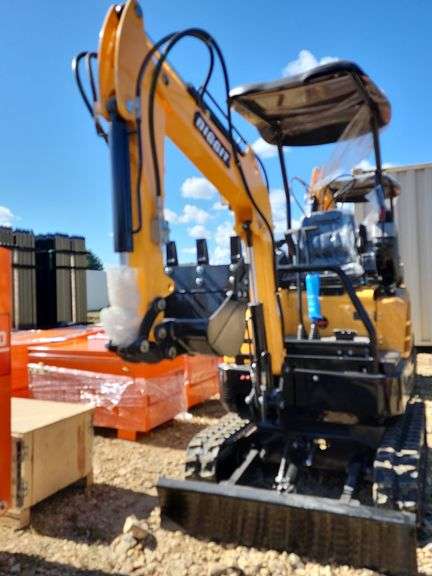 DIGGIT EM15 Mini Excavator - Baker Auctions & Real Estate, LLC