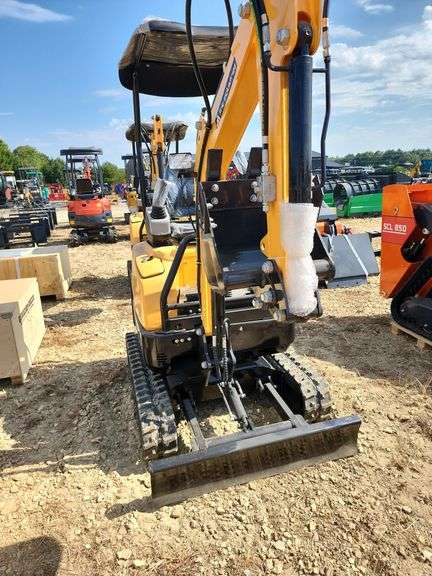 Erie Industries EM15 Mini Excavator. - Baker Auctions & Real Estate, LLC