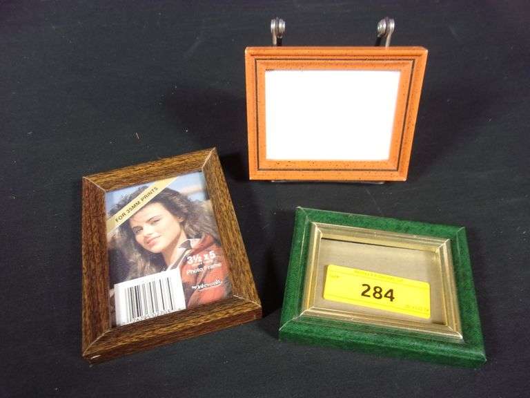 LOT: (3) GREEN, RED & BROWN SMALL WOOD FRAMES 6 X 4 - Bentley ...