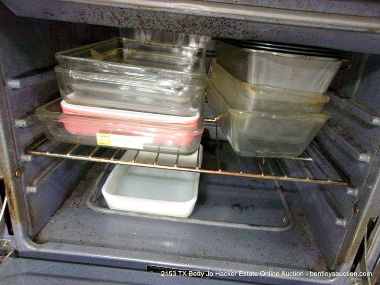 LOT: 7 PYREX GLASS CASSEROLE DISHES & METAL PANS - Bentley & Associates ...