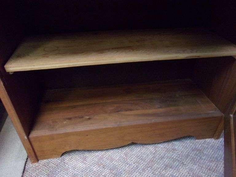 WALNUT WOOD GUN DISPLAY CASE W/ KEY AND STORAGE CABINET - Bentley ...