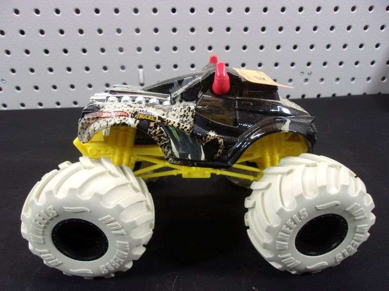 HOT WHEELS LARGE MONSTER TRUCK TOYS - BLAZING HOT ROD & CHARGING BULL ...