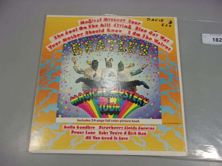 THE BEATLES LP "MAGICAL MYSTERY TOUR" GATEFOLD COVER WITH 24-PAGE COLOR ...