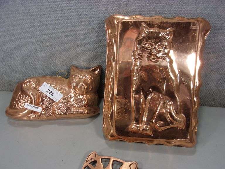 LOT: COPPER COLOR CAT WALL ART - Bentley & Associates, LLC