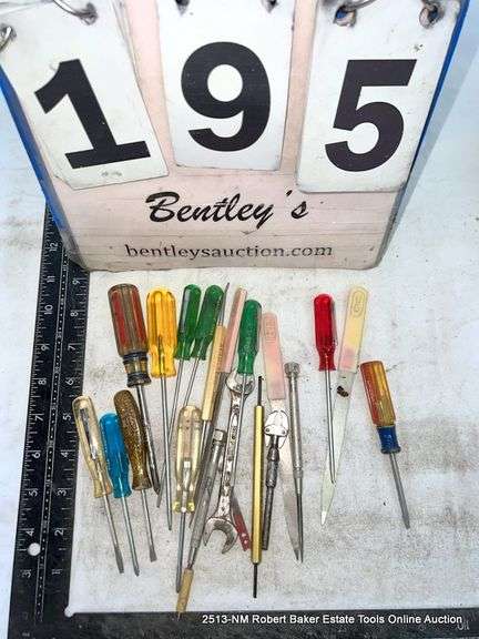 BIN: ASSORTED SIZED PHILLIPS & FLAT HEAD SCREWDRIVERS - CONTENTS ONLY ...