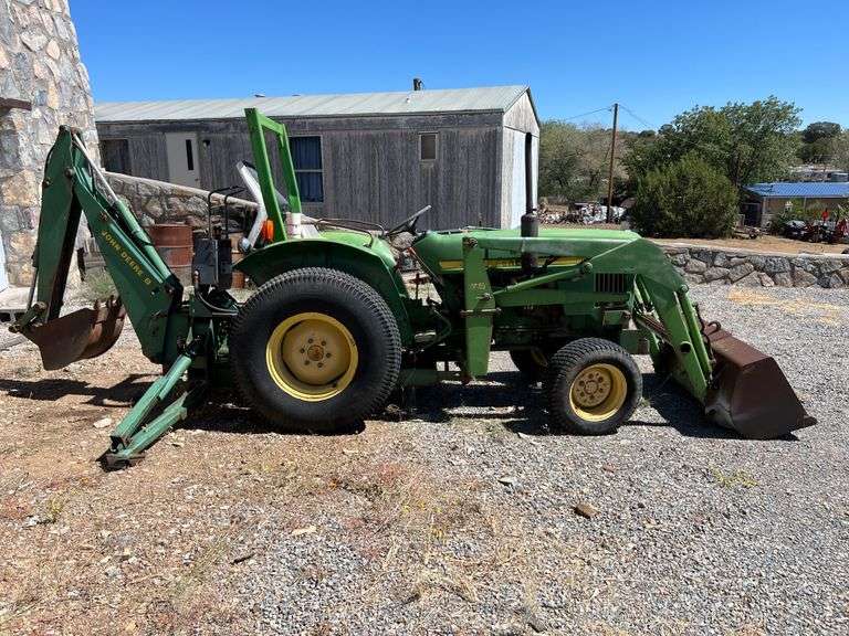 JOHN DEERE 850 4WD TRACTOR W/ JOHN DEERE 75 BUCKET AND JOHN DEERE 8 ...