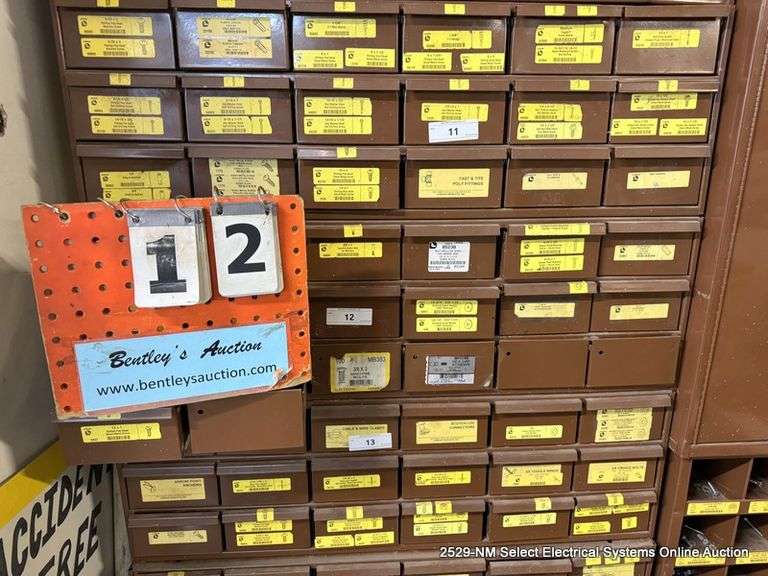 LAWSON RODUCTS INC. METAL 18-BIN BOLT BIN W/ ASSORTED HARDWARE ...