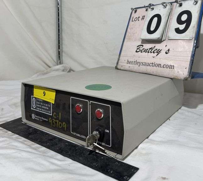 SPECTRA-PHYSICS MODEL: 117 A-STABILIZED HENE LASER CONTROLLER - Bentley ...