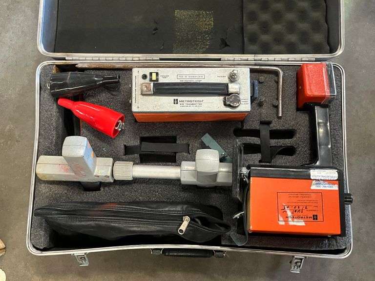 METRO TECH 810 TRANSMITTER & RECEIVER - Bentley & Associates, LLC