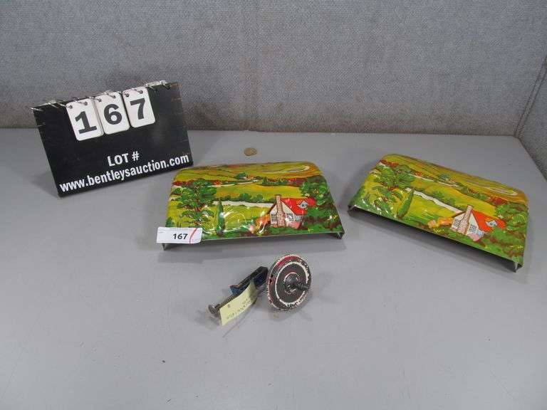 LOT: MARX TIN TOY TRAIN TUNNEL & OLD SPIN TOP - Bentley & Associates, LLC