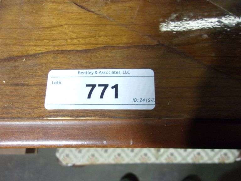 SINGER SEWING MACHINE CABINET & BENCH - Bentley & Associates, LLC