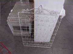 LOT: WHITE METAL WALL DÉCOR W/ SMALL WHITE WIRE RACK SHELF & RED WIRE ...