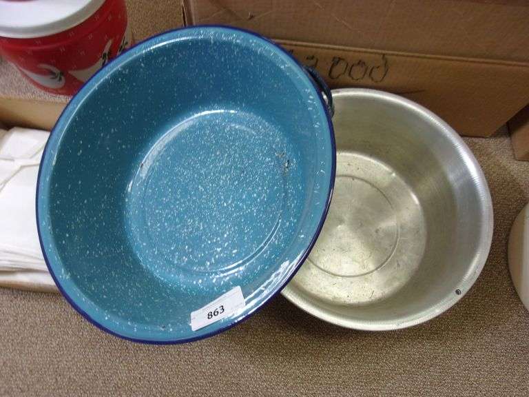 LOT: LARGE COOKING BOWLS - Bentley & Associates, LLC