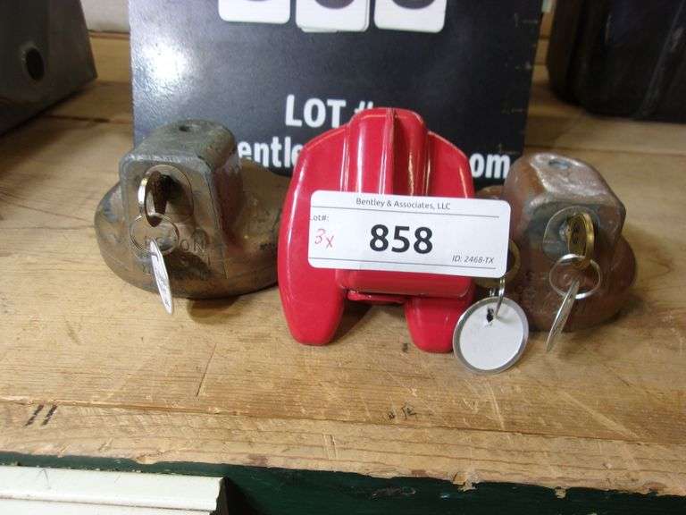 LOT: (3) ASSORTED MASTER TRAILER LOCKS - Bentley & Associates, LLC