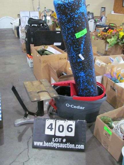 LOT: FMF MOTORCYCLE JACK, BLUE FOAM ROLLER, GRAY/RED MOP BUCKET W/ MOP ...