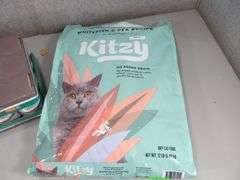 LOT: KITZY BAGGED CAT FOOD & SIMPLY NOURISH CANNED CAT FOOD - Bentley ...