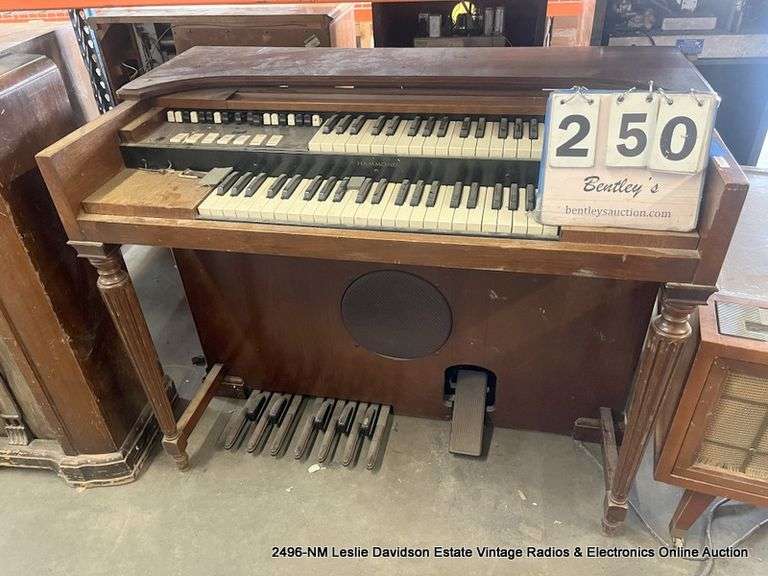 HAMMOND ORGAN MODEL M2 - Bentley & Associates, LLC